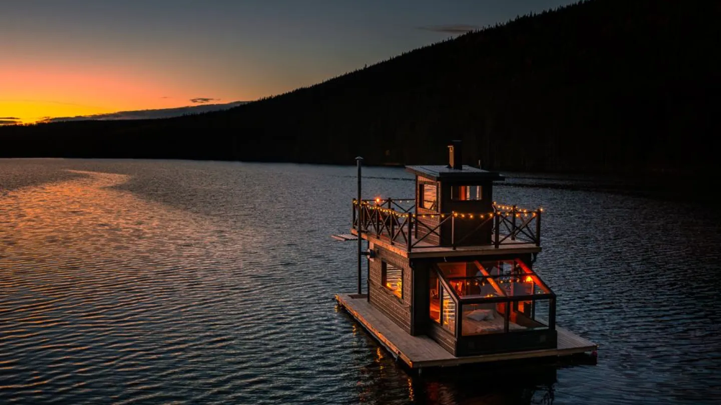 Raven The floating lodge - Exclusive Package - The soul reset | Visit ...