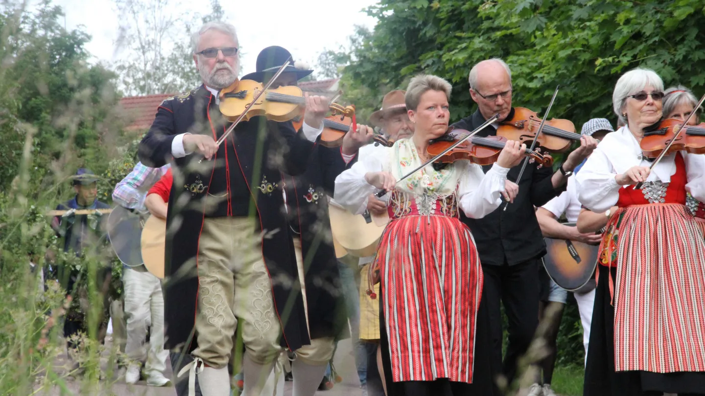 Midsummer celebrations in Hjortnäs | Visit Dalarna
